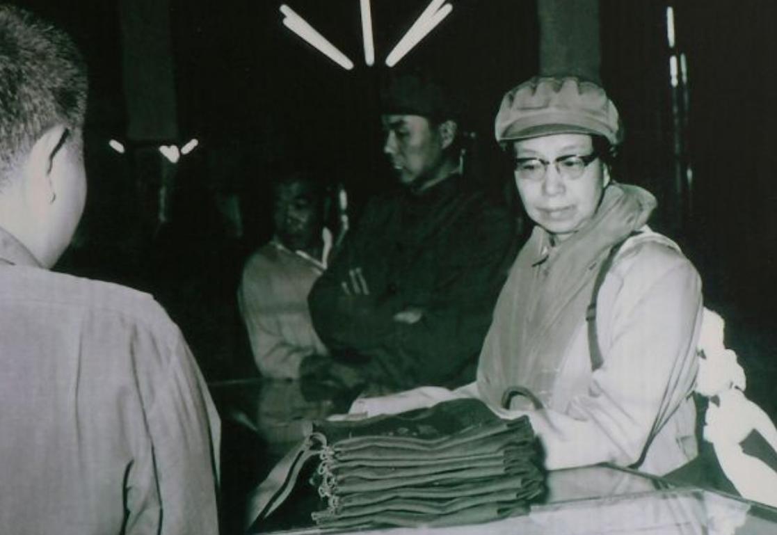 When Peng Zhen met Jiang Qing in 1981, Jiang Qing yelled at him, but ...