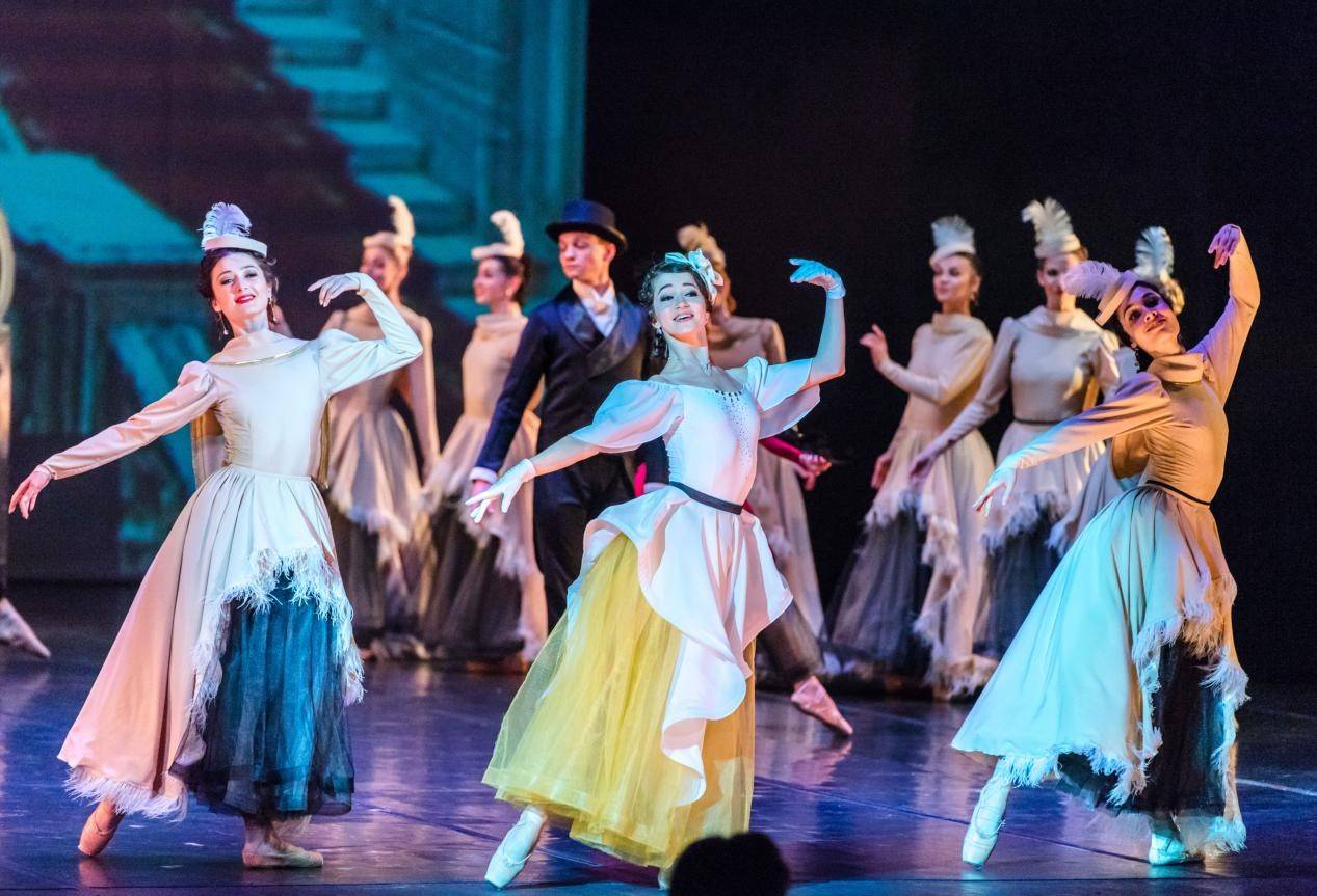 Tradition and modernity in Russian theater: the roles and contributions ...
