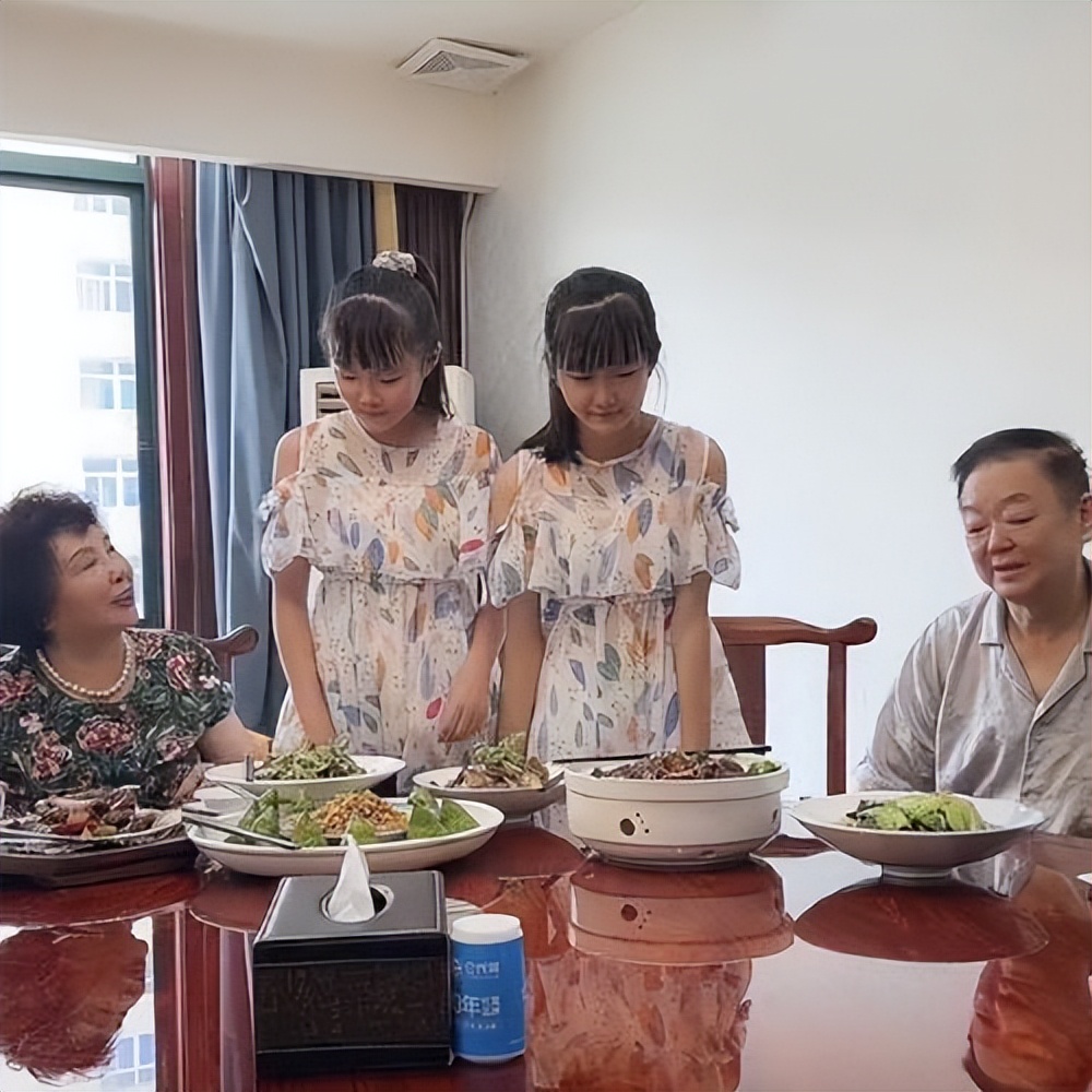 Sheng Hailin: Lost her daughter at the age of 59, gave birth to twin ...