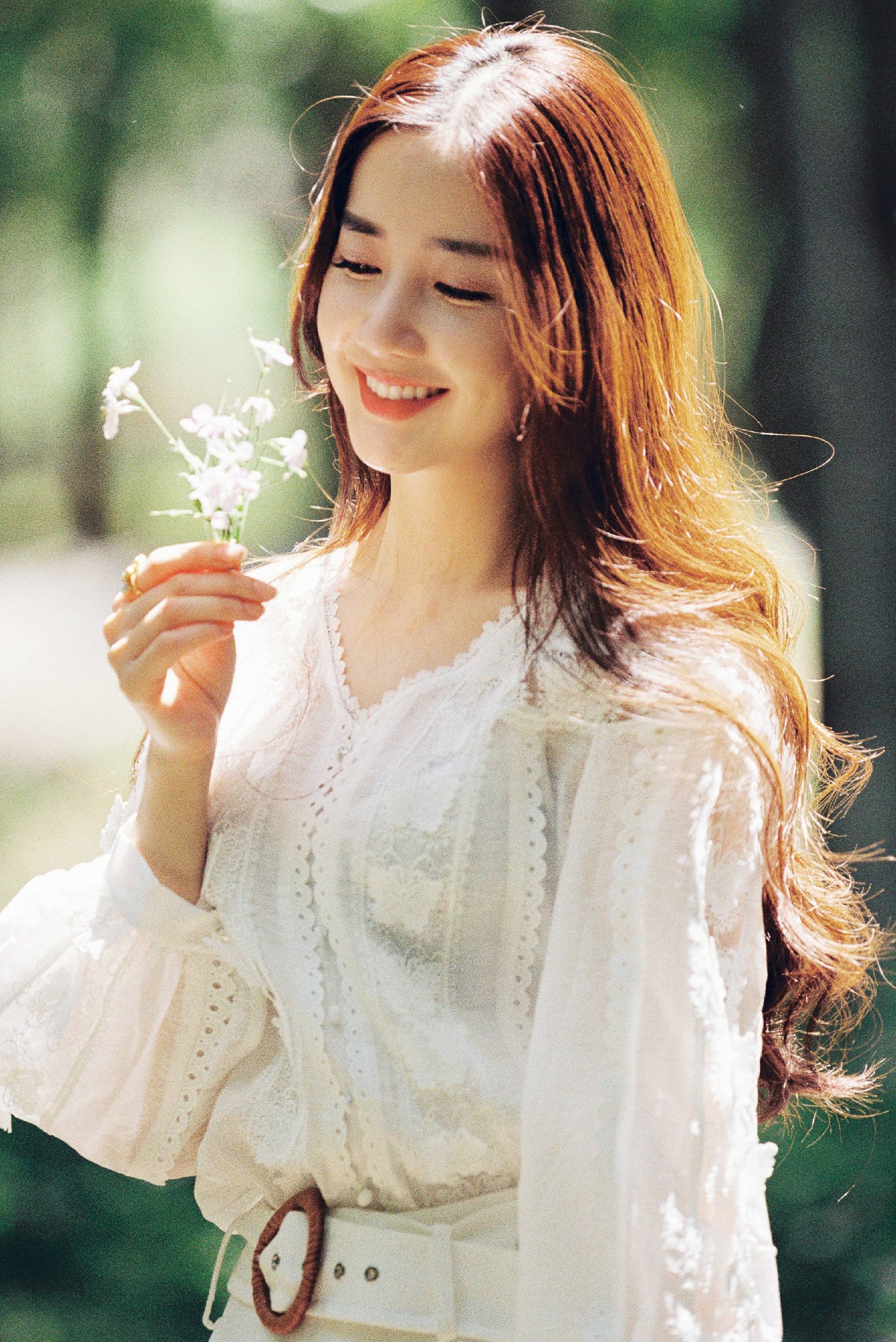 Chen Xinyu's spring outing photo was exposed, and the vitality of the ...