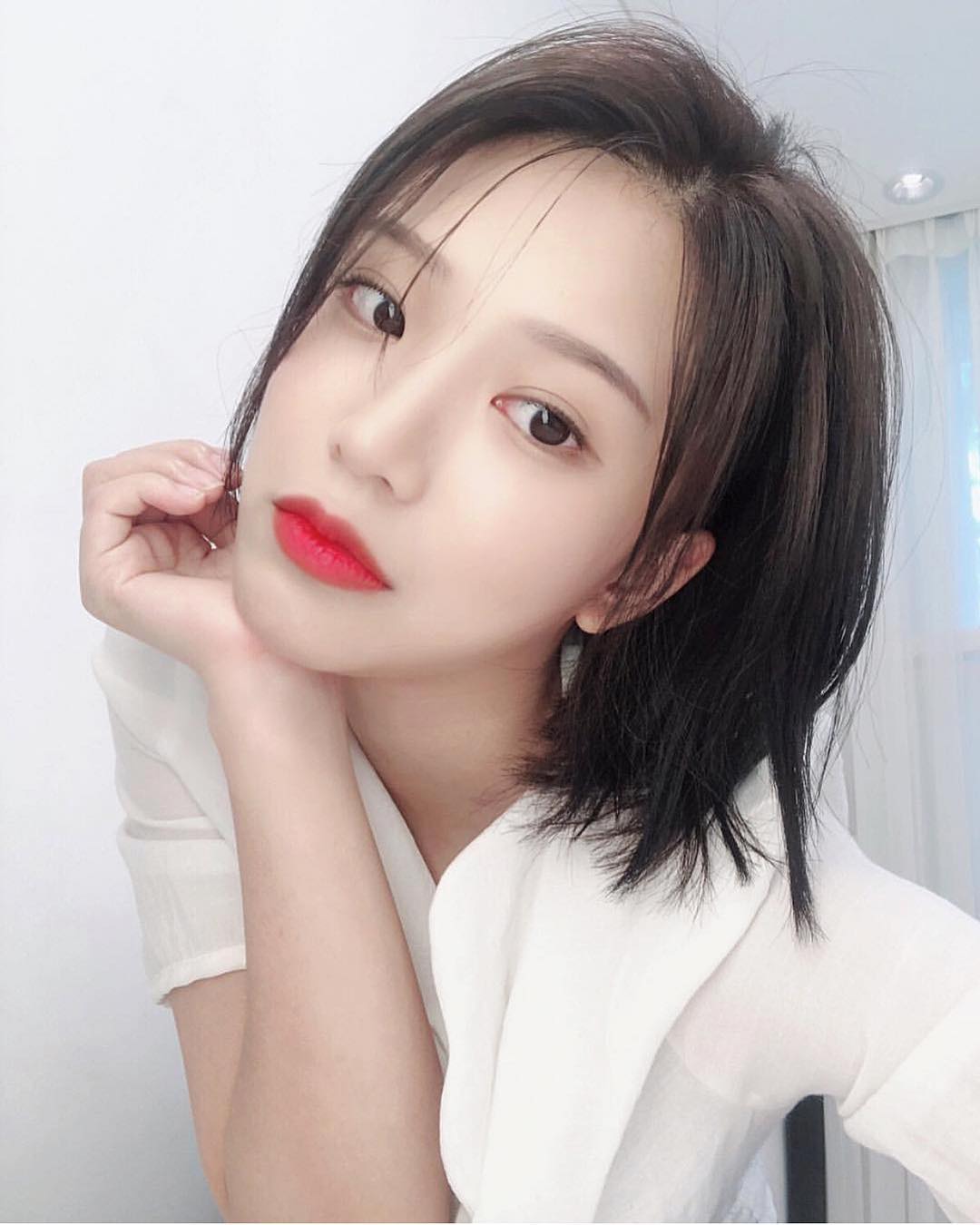 The first issue of the most beautiful Korean female artist Li Shiya - iNEWS