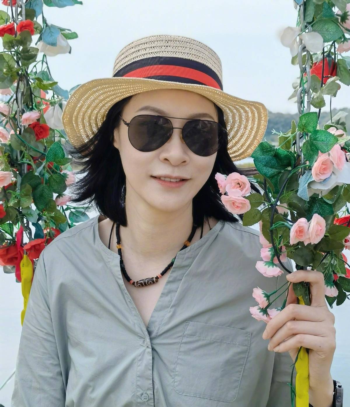 41-year-old Zhao Ruirui's recent photo, her long legs steal the show ...