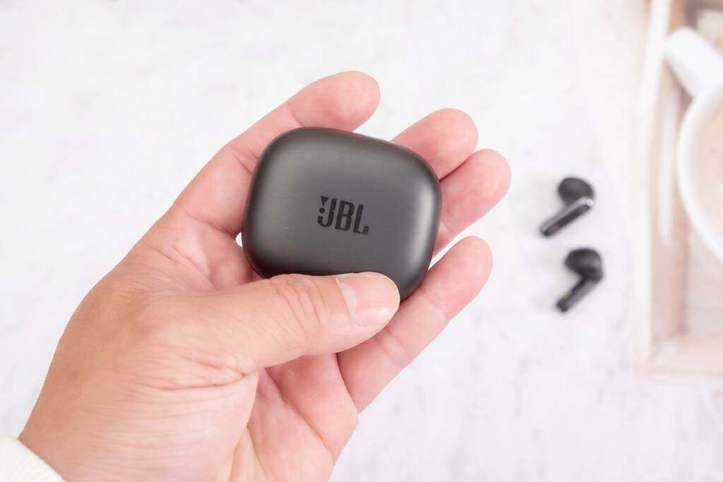 32-hour long battery life + 12mm dynamic driver unit, JBL LIVE FLEX is ...