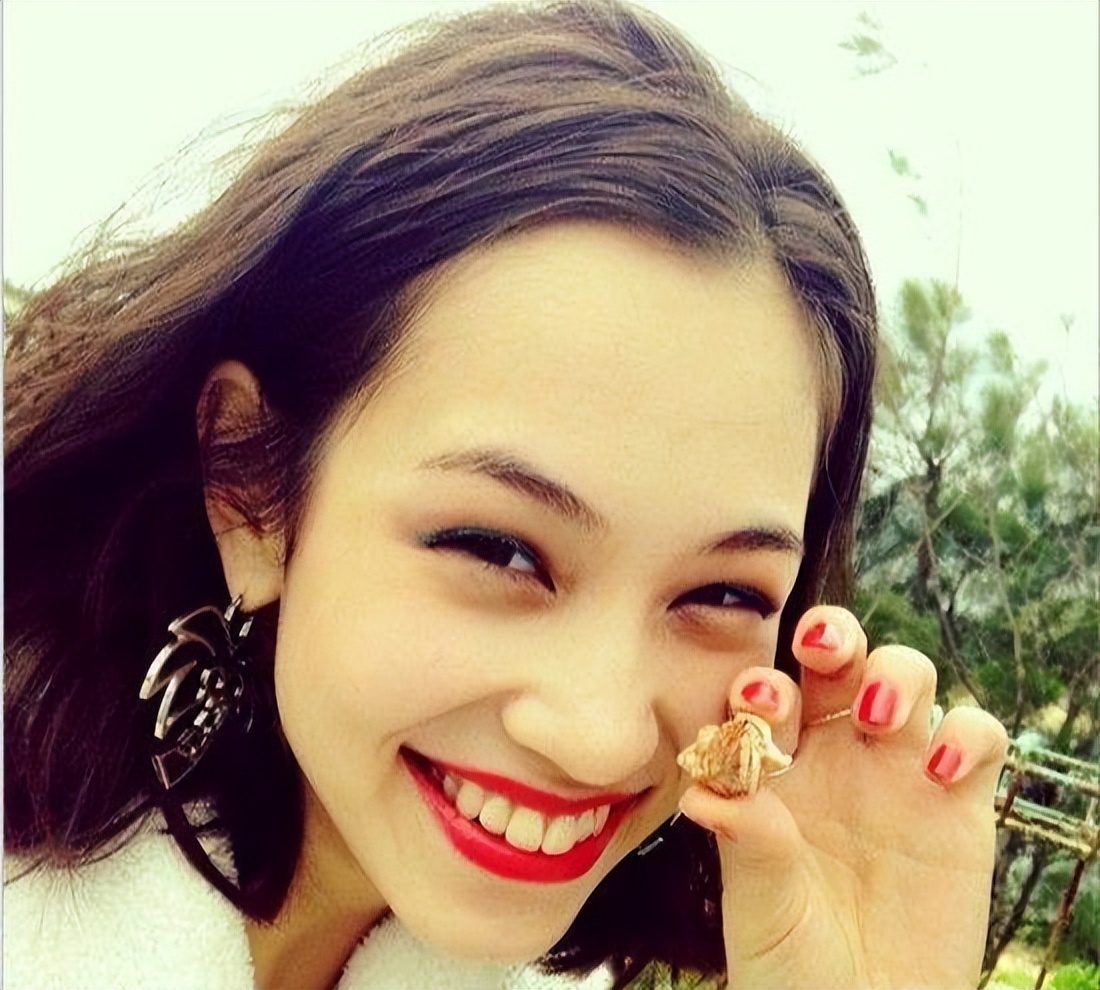 Japan's top ten poor-breasted (flat-chested) actresses, Horikita Maki's ...