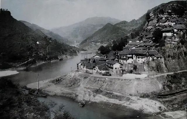 24 years after Deng Ping's sacrifice, Peng Dehuai wrote a long article ...