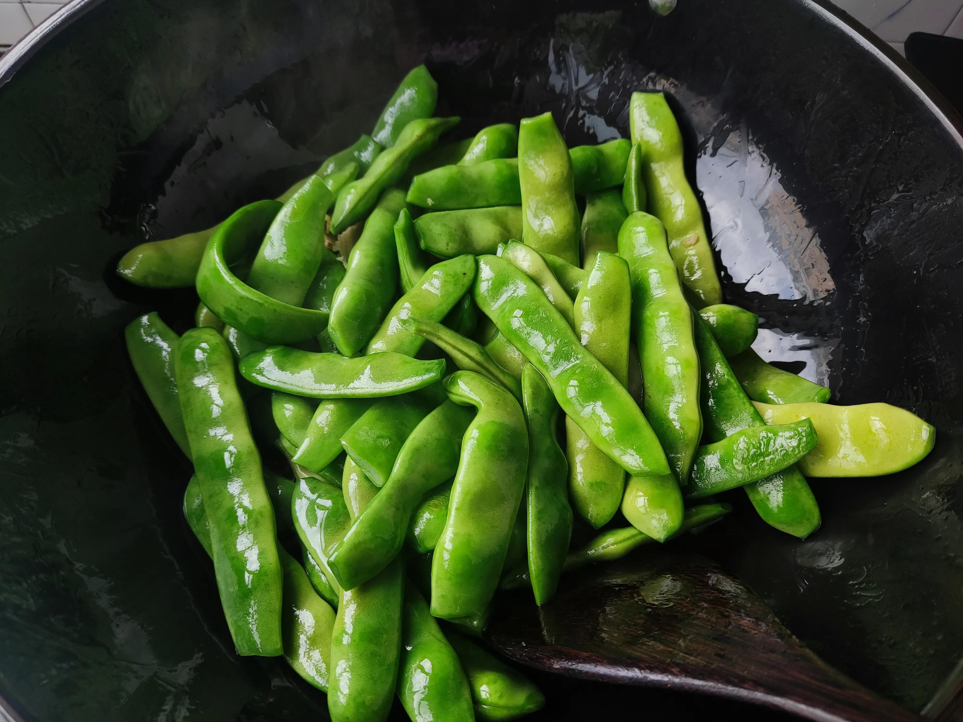Northeast cuisine - oil beans - iNEWS
