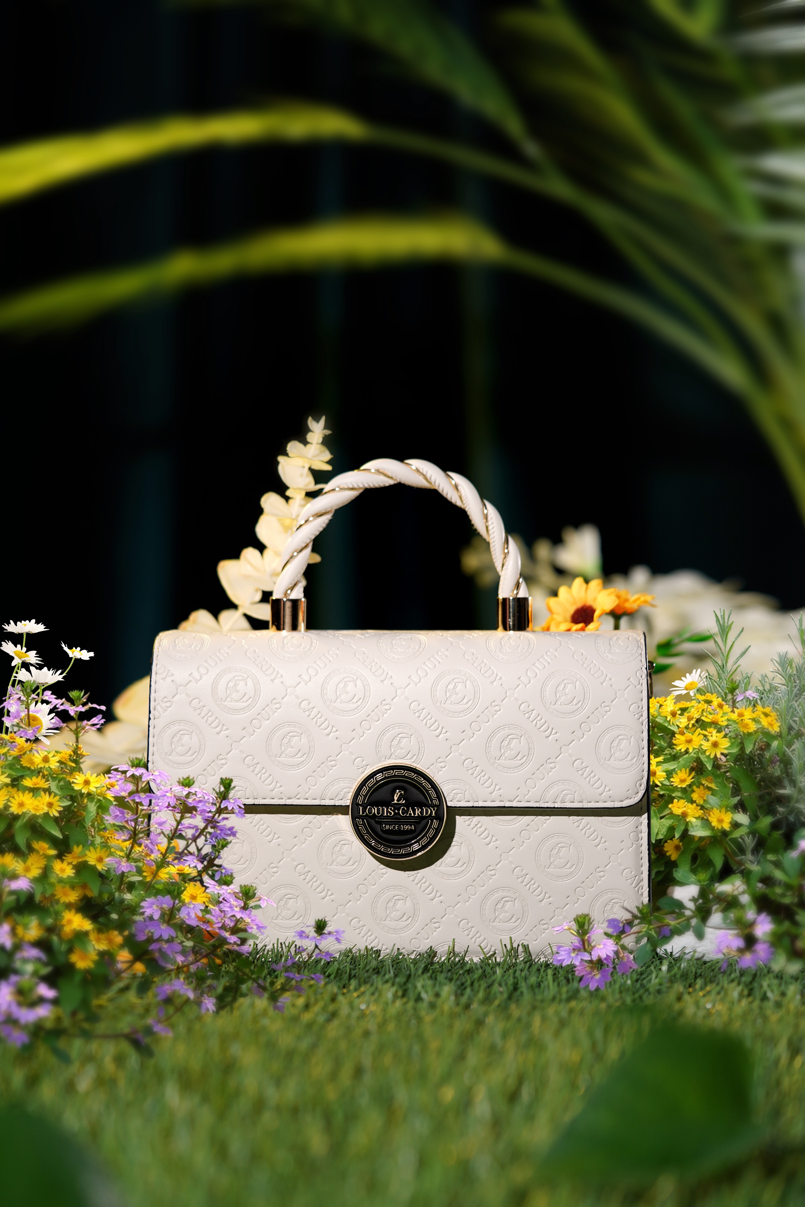 How about a Louis Cardi bag? - iMedia