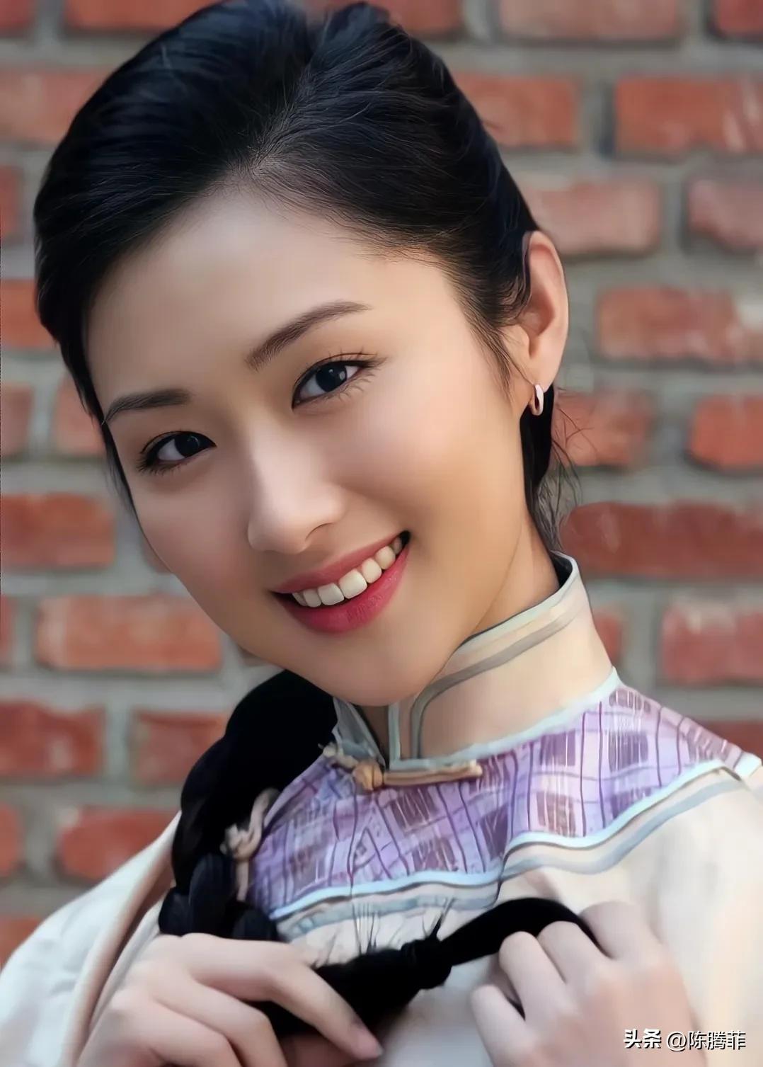 Tu Liman is as beautiful as a flower, sexy and charming - iNEWS