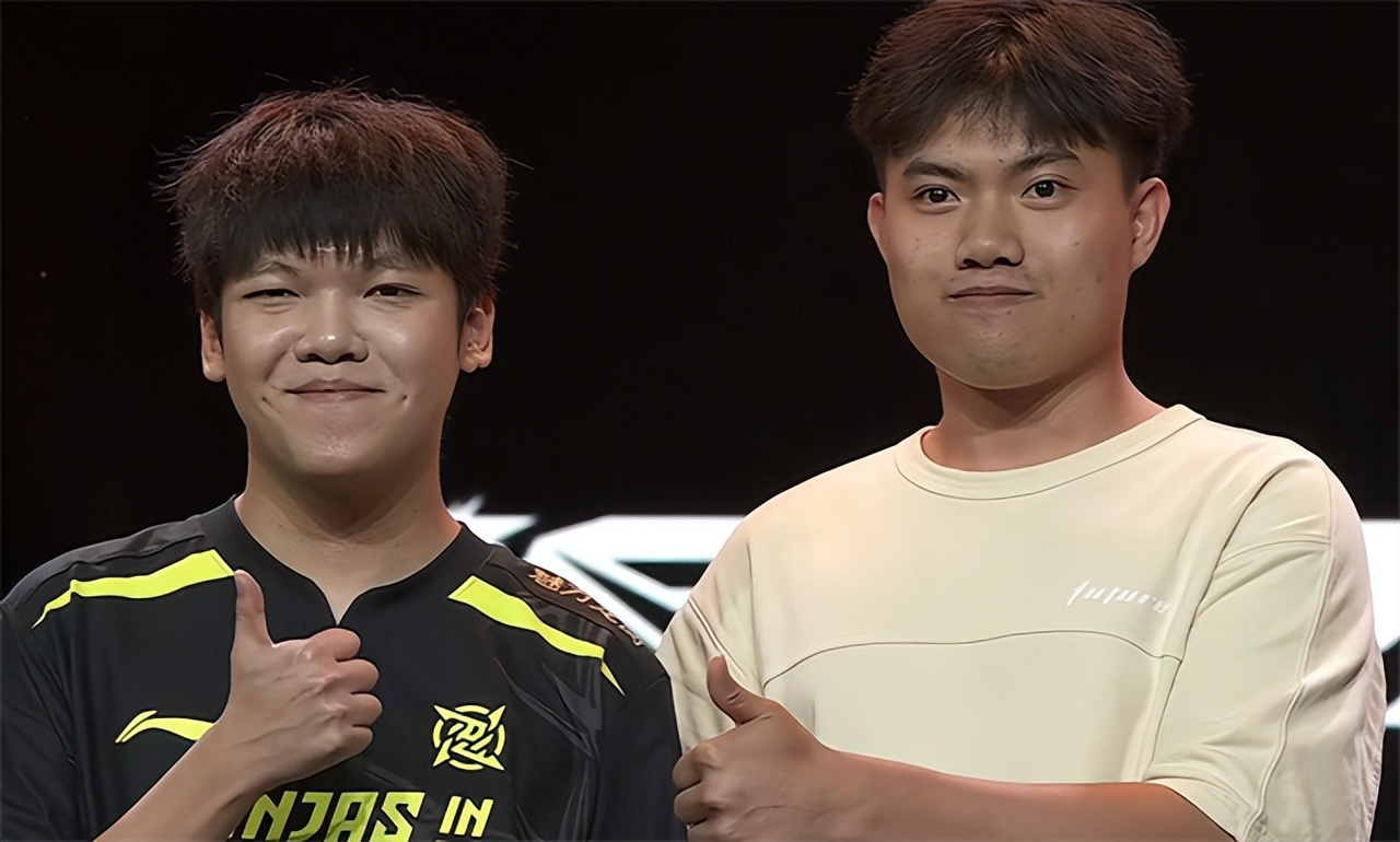 TheShy fans sending blessings to angel? The expression of the player changed directly, and the ...