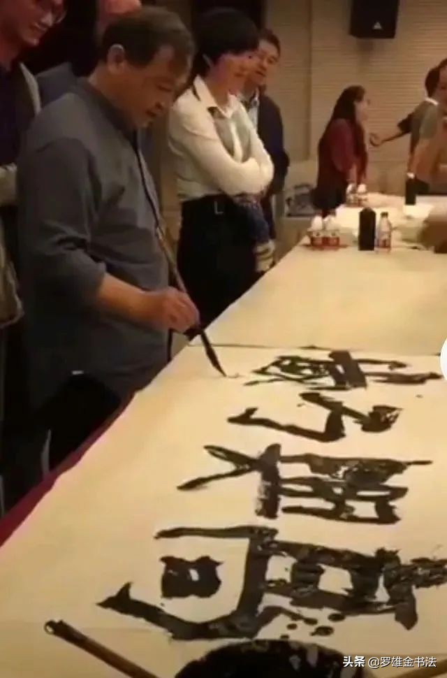 Teacher Zeng Xiang is showing calligraphy again. Can you understand ...
