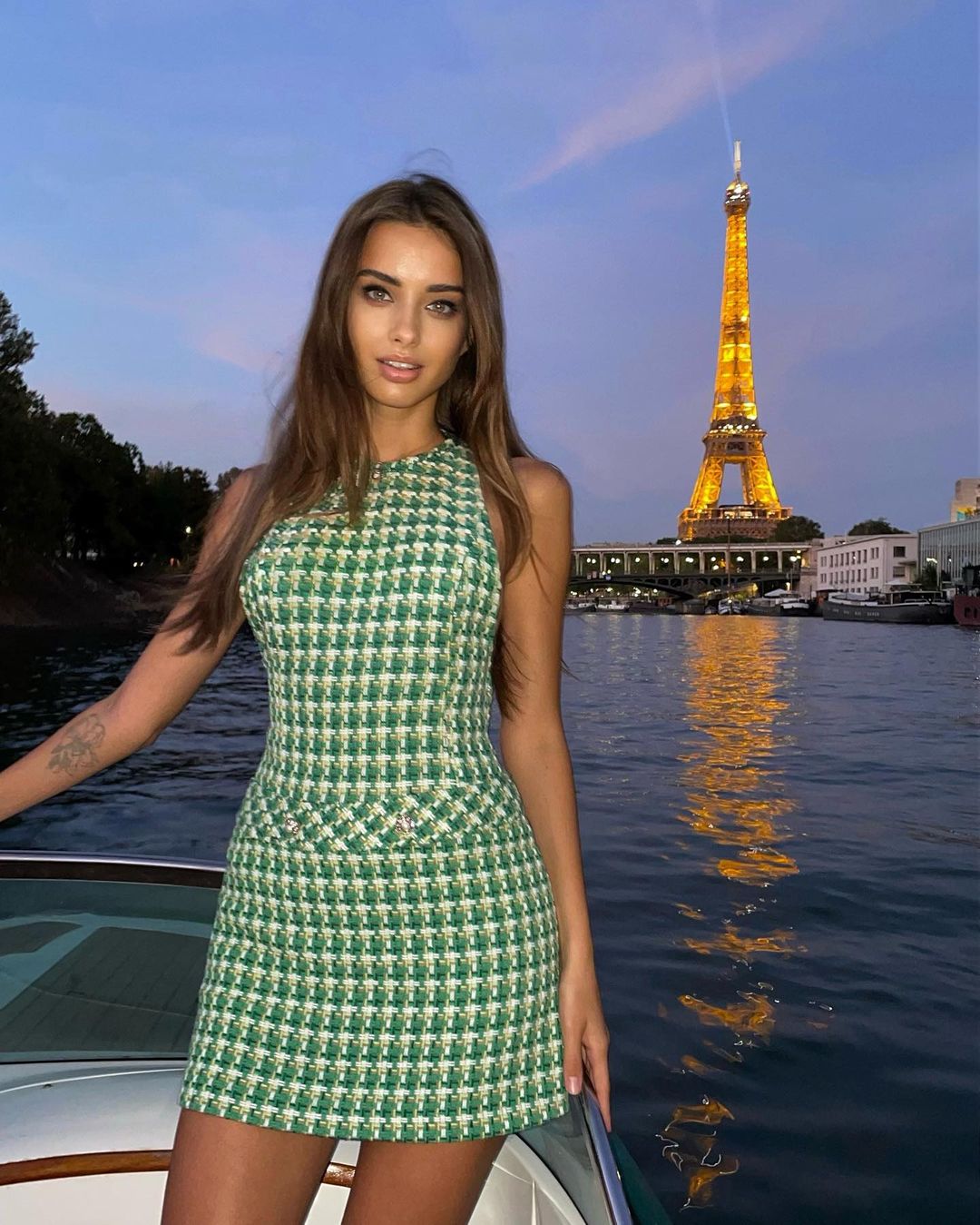 Elizabeth Kovalenko- #網紅 Ins紅人 希臘#模特 - 資訊咖