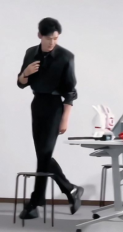 The contrast between these 10 male celebrities is so strong, they look ...