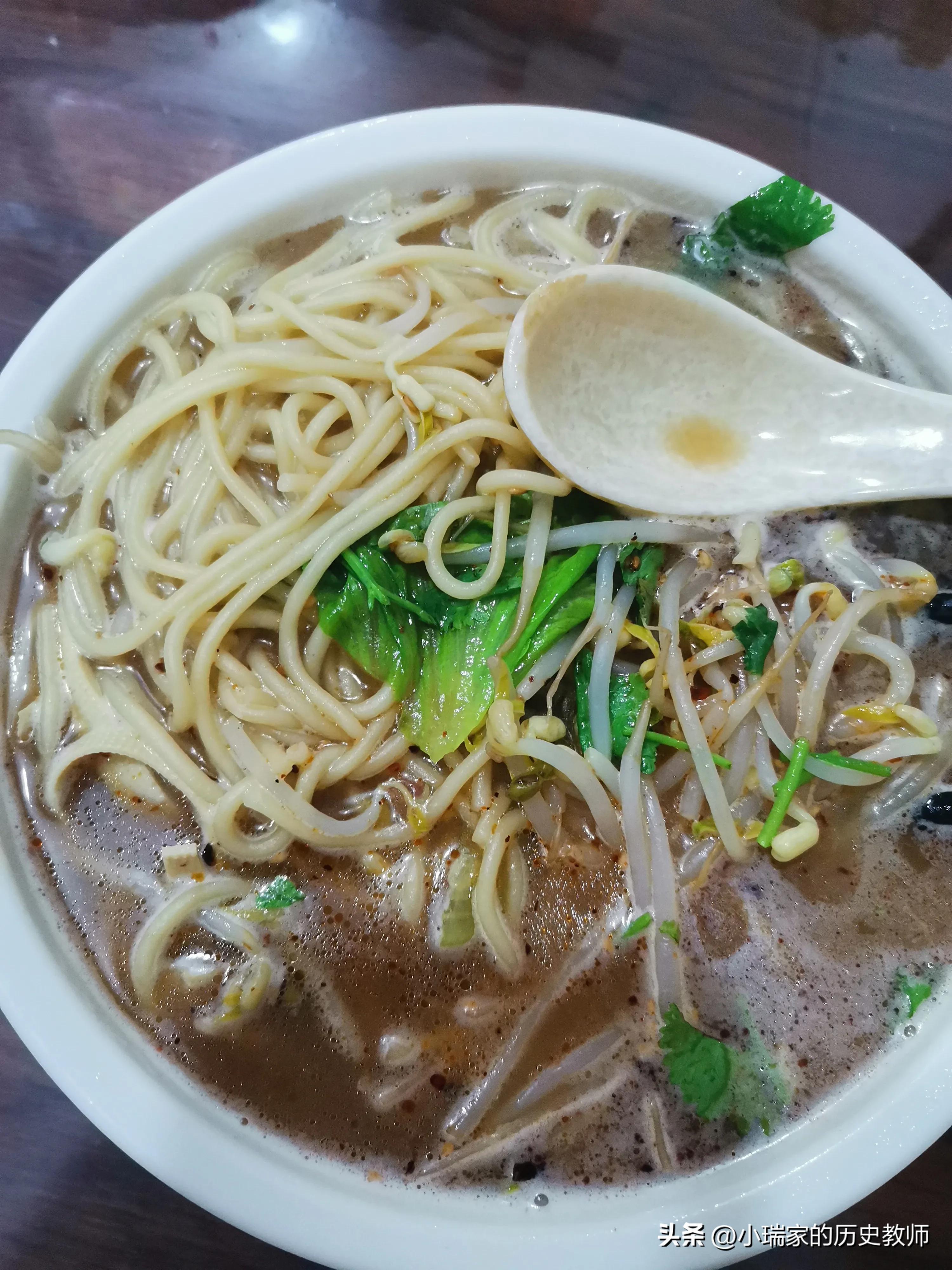 Xiao Rui's Suan Sui Nian - Family Love Hot and Sour Rice Noodles - iNEWS