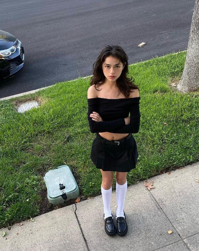 Ins fashion blogger nailedevora properly sexy and sweet American retro ...