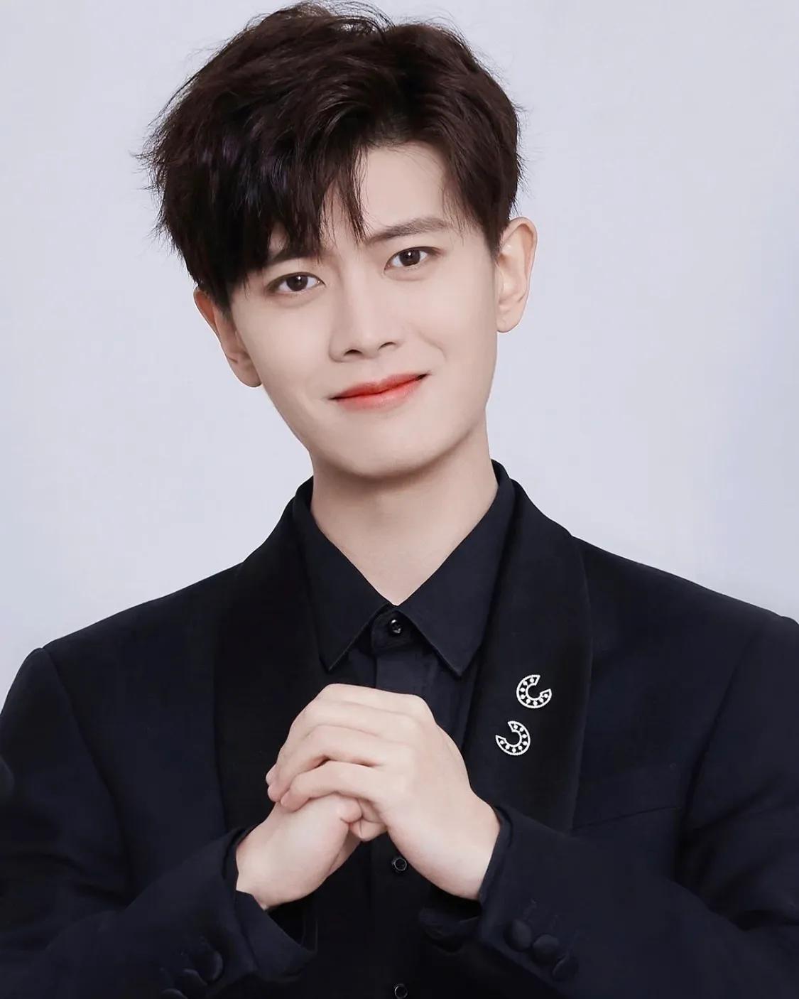 Fan Fan said: Li Xian, Zhao Lusi, Yang Chaoyue, Ren Jialun, Jia Ling, Chen Xingxu, Zeng Shunxi ...