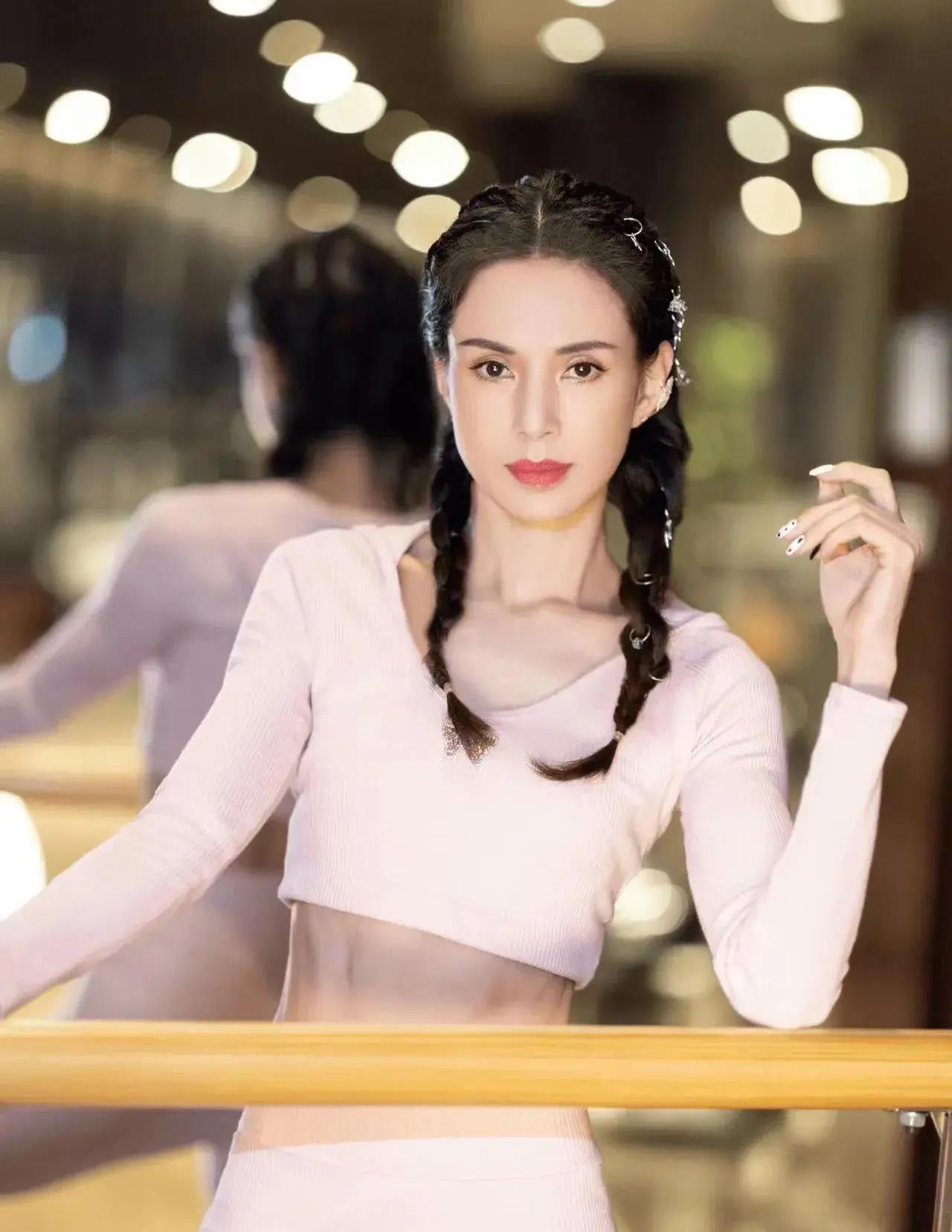 In 2011, Li Ruotong saw a familiar figure on a plane, and it turned out ...