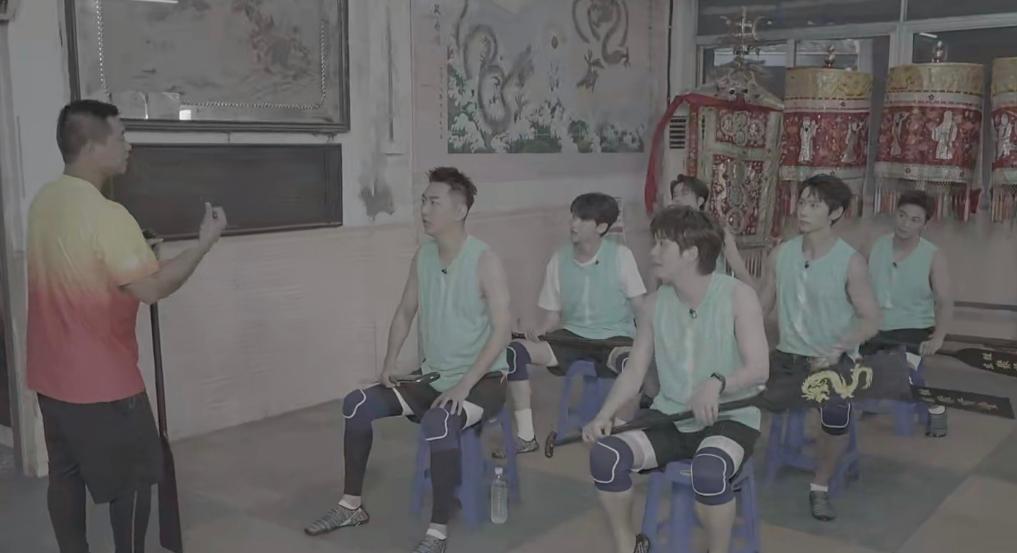 "Eating Thousands of Miles" dragon boat race, the star team led by ...