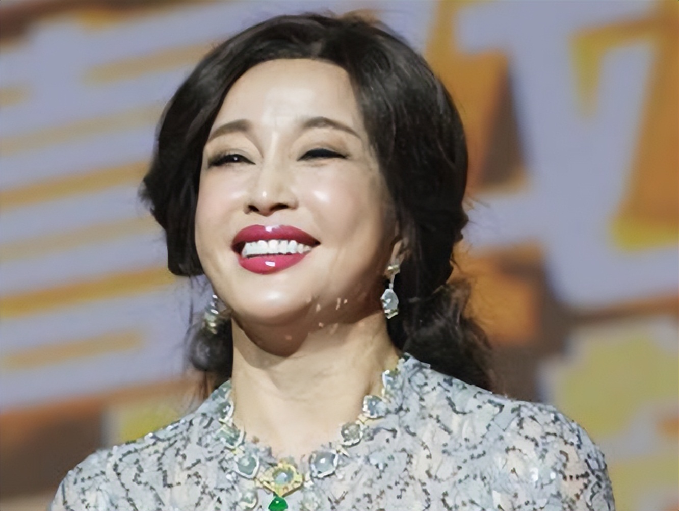 71-year-old Liu Xiaoqing's birth picture was exposed, his face was ...