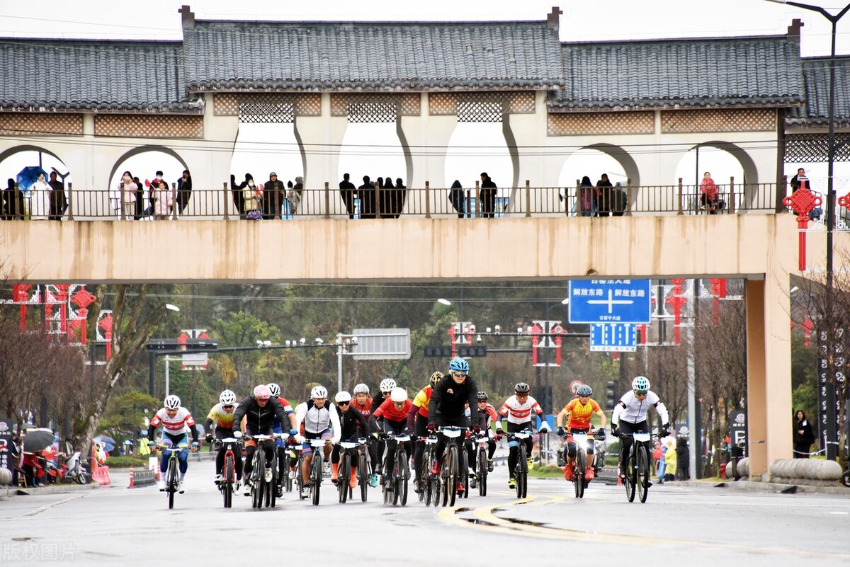 The live broadcast network celebrity Wei Ya and the celebrity Zhang ...