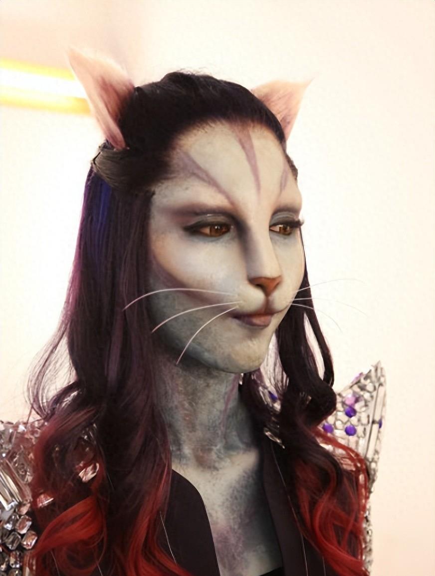 Cat-faced girl stunned everyone after 10 years of blind date! - iMedia