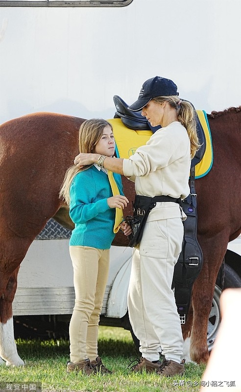 Elsa Pataky takes her daughter to ride a horse and India is well ...
