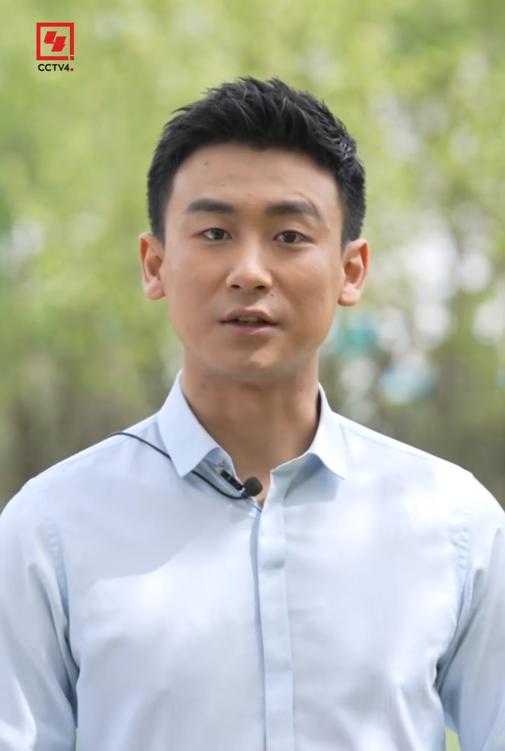 CCTV-4: The anchors play together without makeup, Zhou Yingfeng, Liu ...