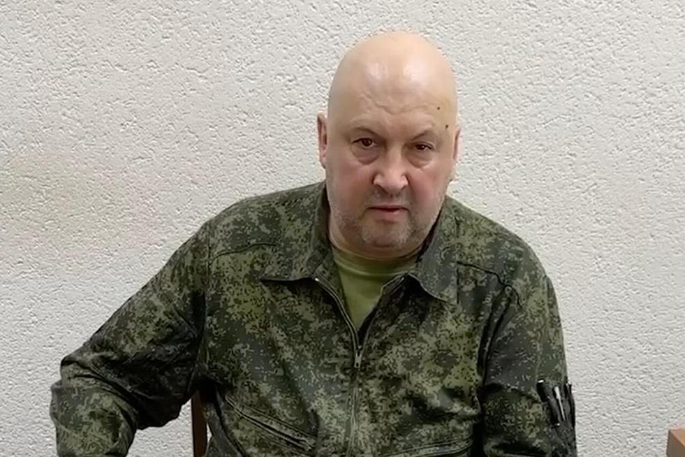 Qing Jun side up? After the disappearance of the chief and deputy ...