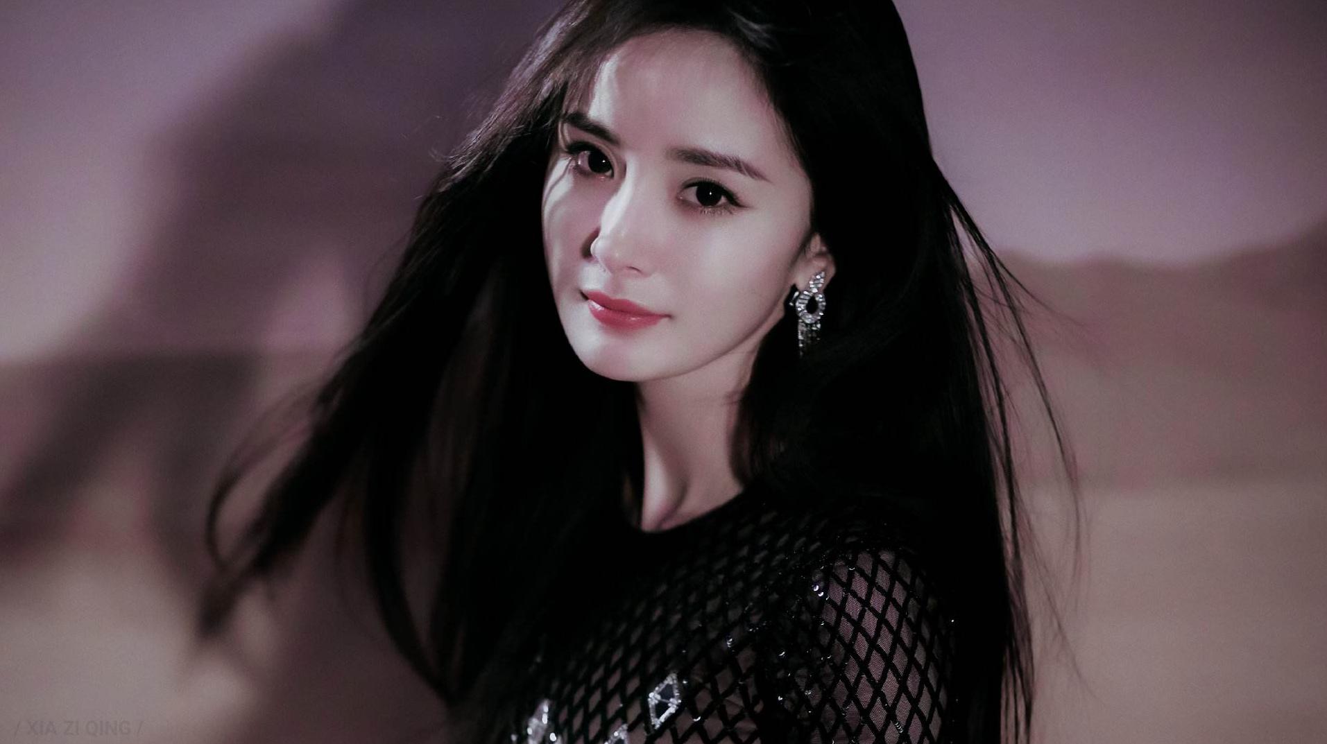 Yang Mi's unique appearance, sexy image and excellent performance make her an eye-catching ...