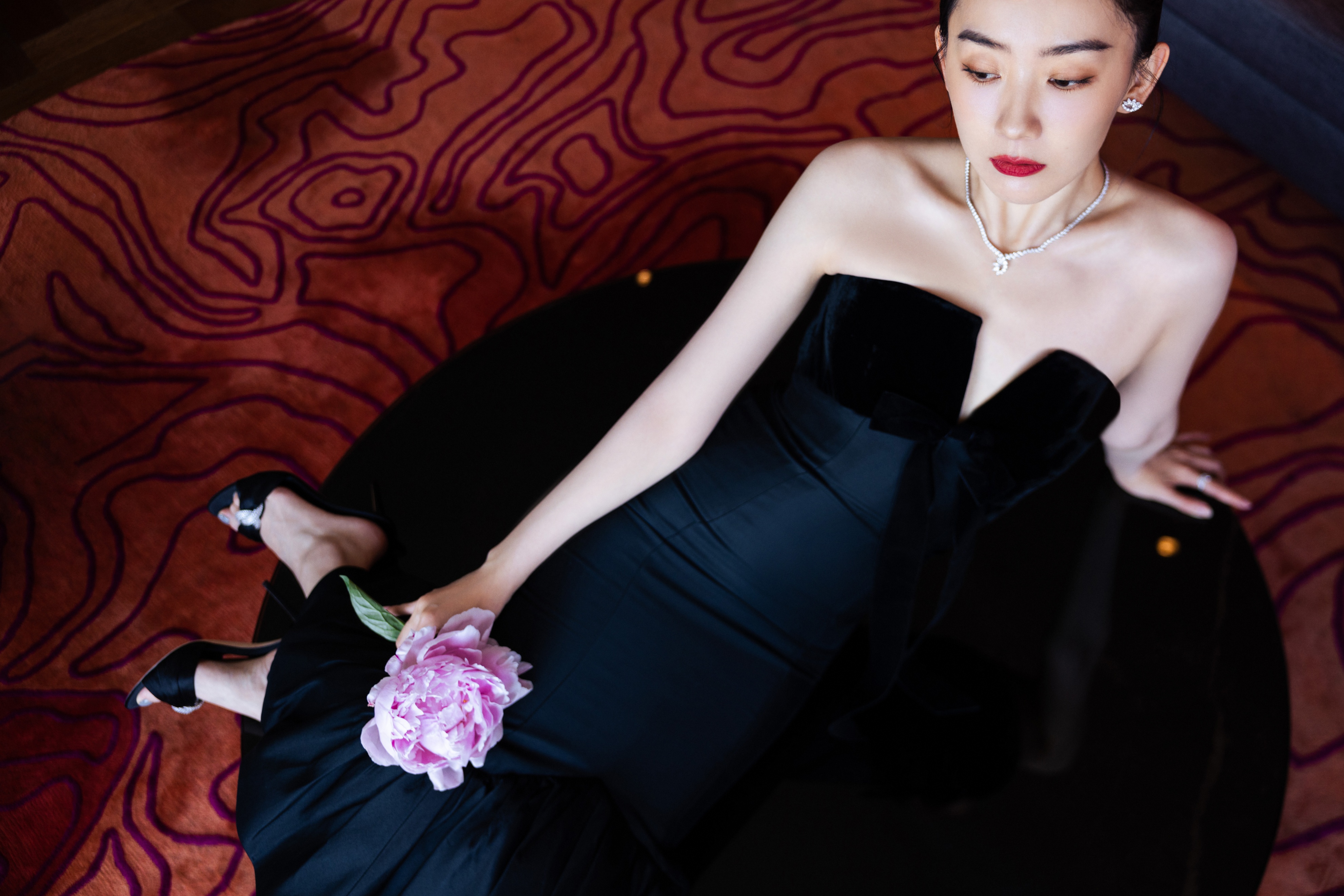 Zhu Yanmanzi's elegant shape - iNEWS