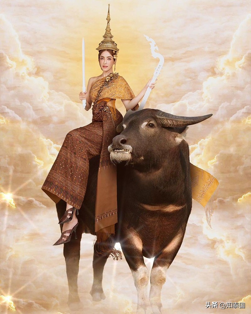 Thai actress Pinky has a beautiful photo of Songkran goddess - iMedia