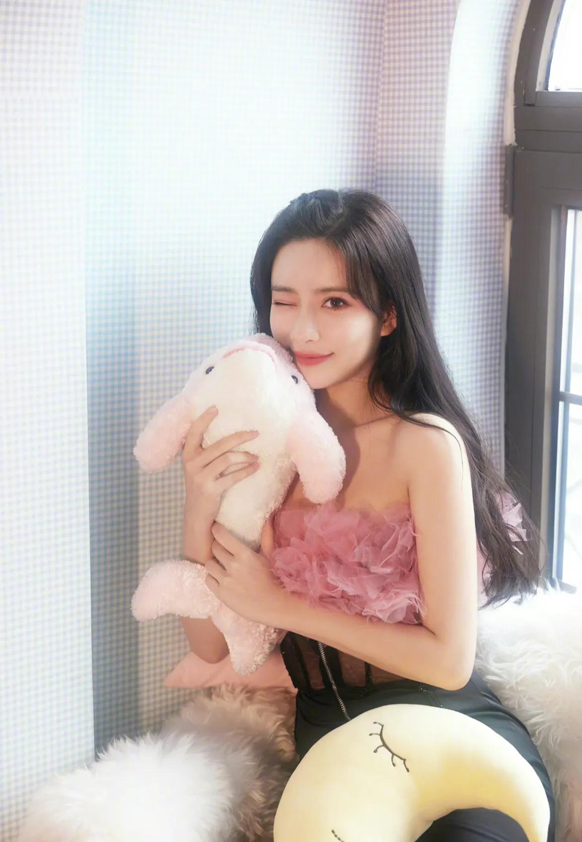 The sexy photo of Meng Ziyi, the flower of Beiying School - iNEWS