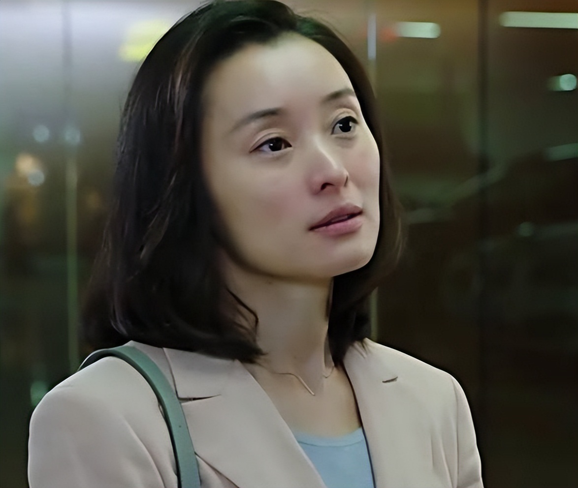 After being upset, the 51-year-old "infertile and unmarried" Wu Yue seems to have embarked on ...