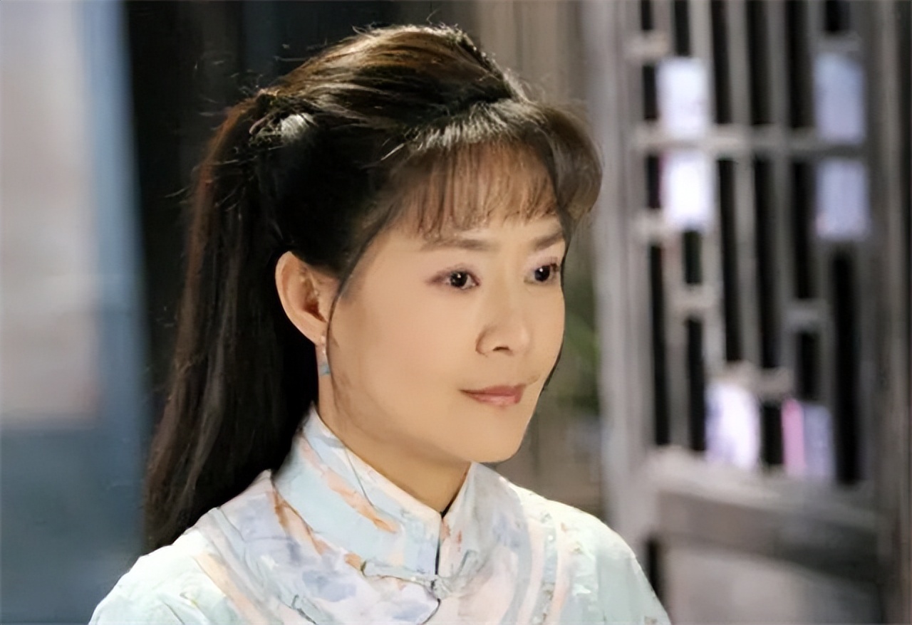 A recent photo of 59-year-old Wanjun Yu Xiaofan, her husband is tall ...