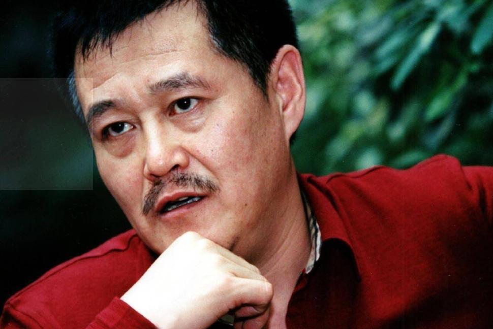 Old love repeat? Zhao Benshan took his female disciples to travel arm ...