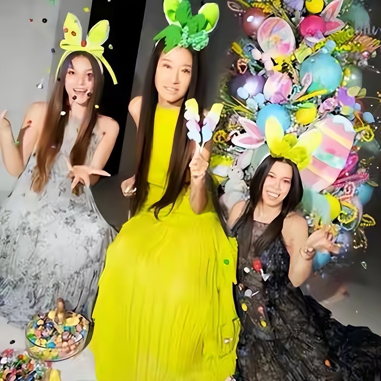 Wang Weiwei showed up with her two daughters. She dressed up as a ...