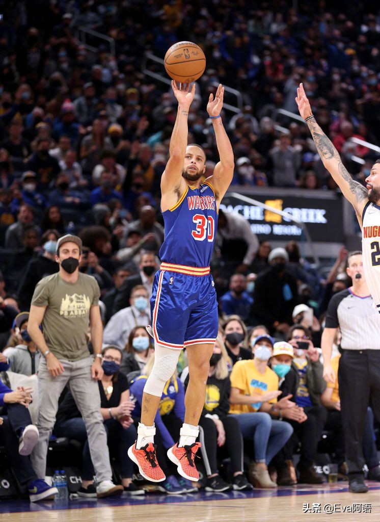 James and Curry ushered in milestones at the same time. Who is greater ...