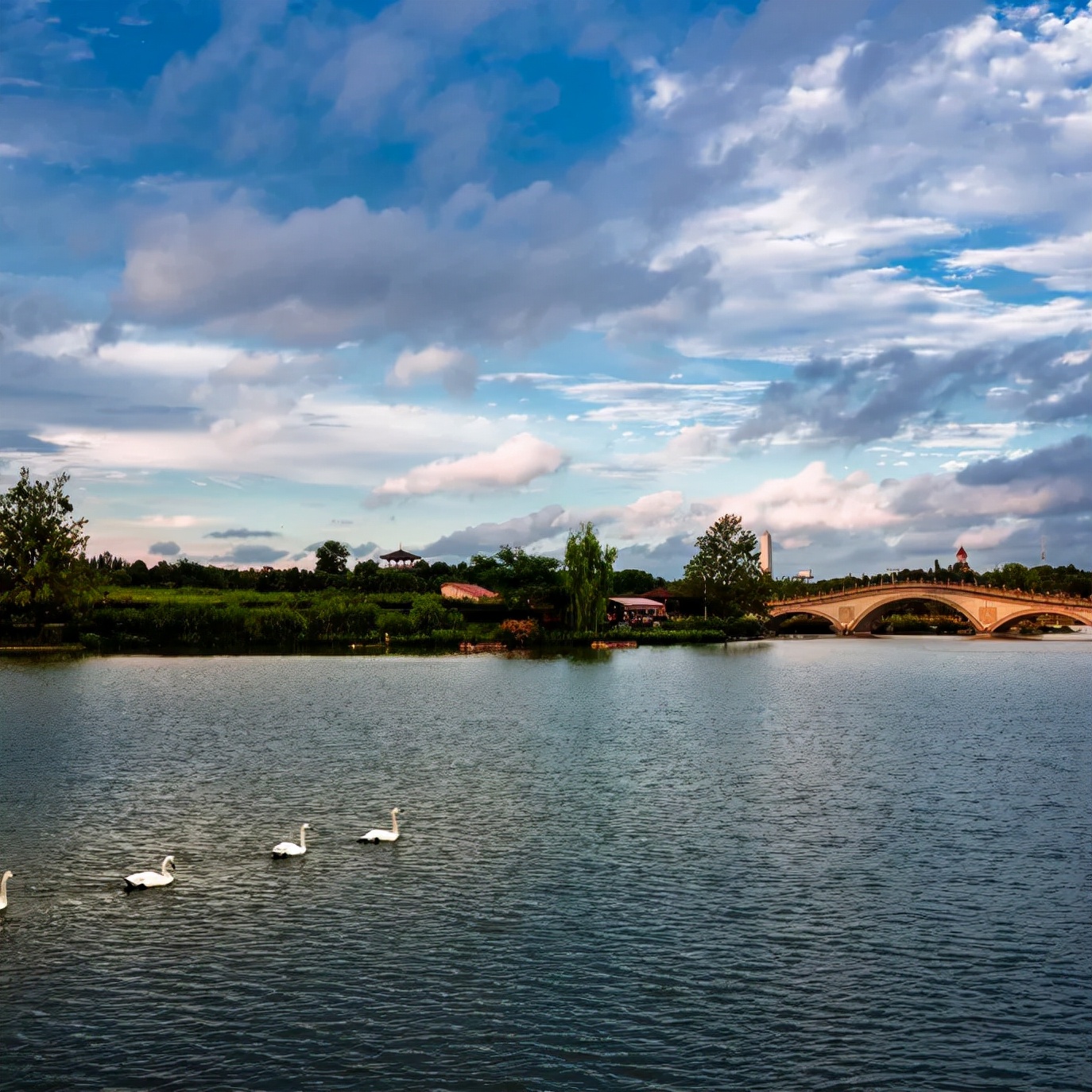 The rivers and lakes of Chengdu are beautiful~beautiful~beautiful! - iNEWS