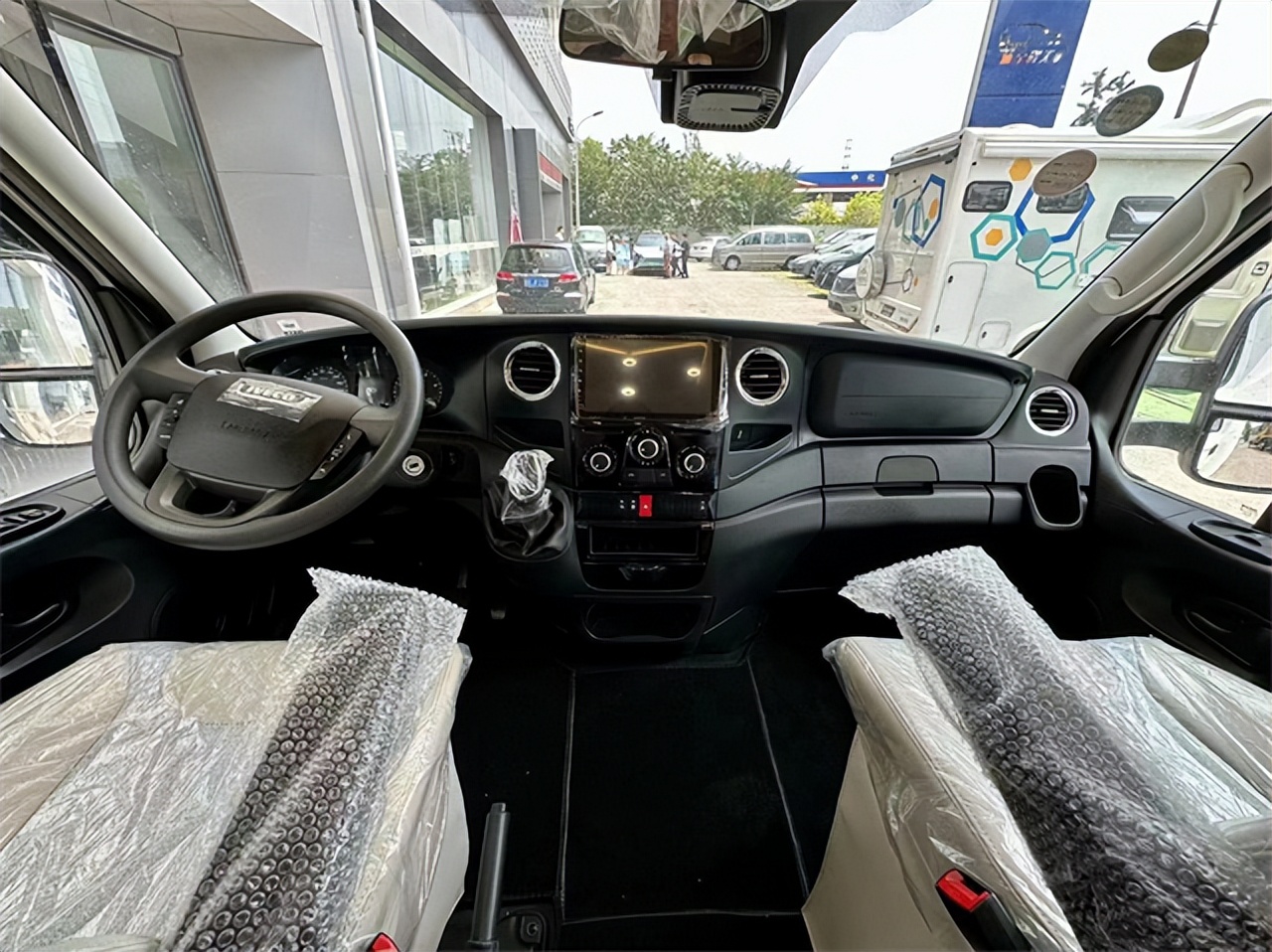 River V800, a household air conditioner with a lot of water and ...