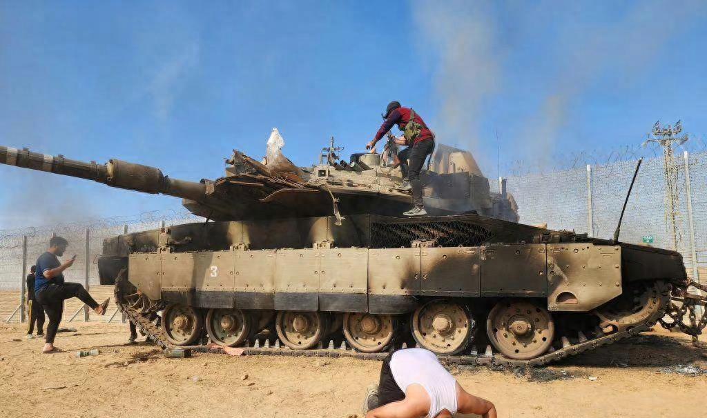 Israeli Merkava 4 armor artifact? Close-range RPG attack reveals ...