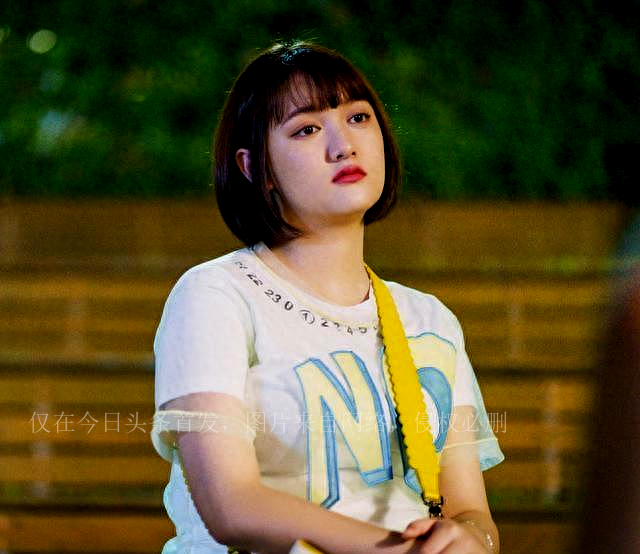 Dong Siyi: Gained 15 pounds to play "Twenty Not Confused", lost weight and instantly became a ...