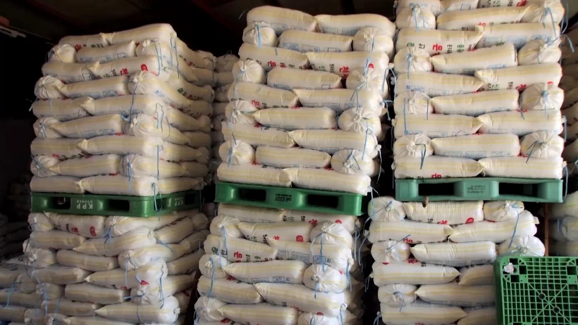 There is a salt shortage in South Korea, and a large number of people ...