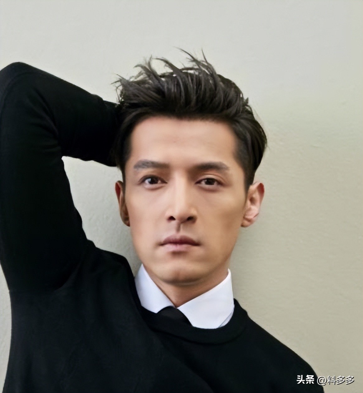 Hu Ge changed diapers on site. Netizens hotly discussed Hu Ge's new ...