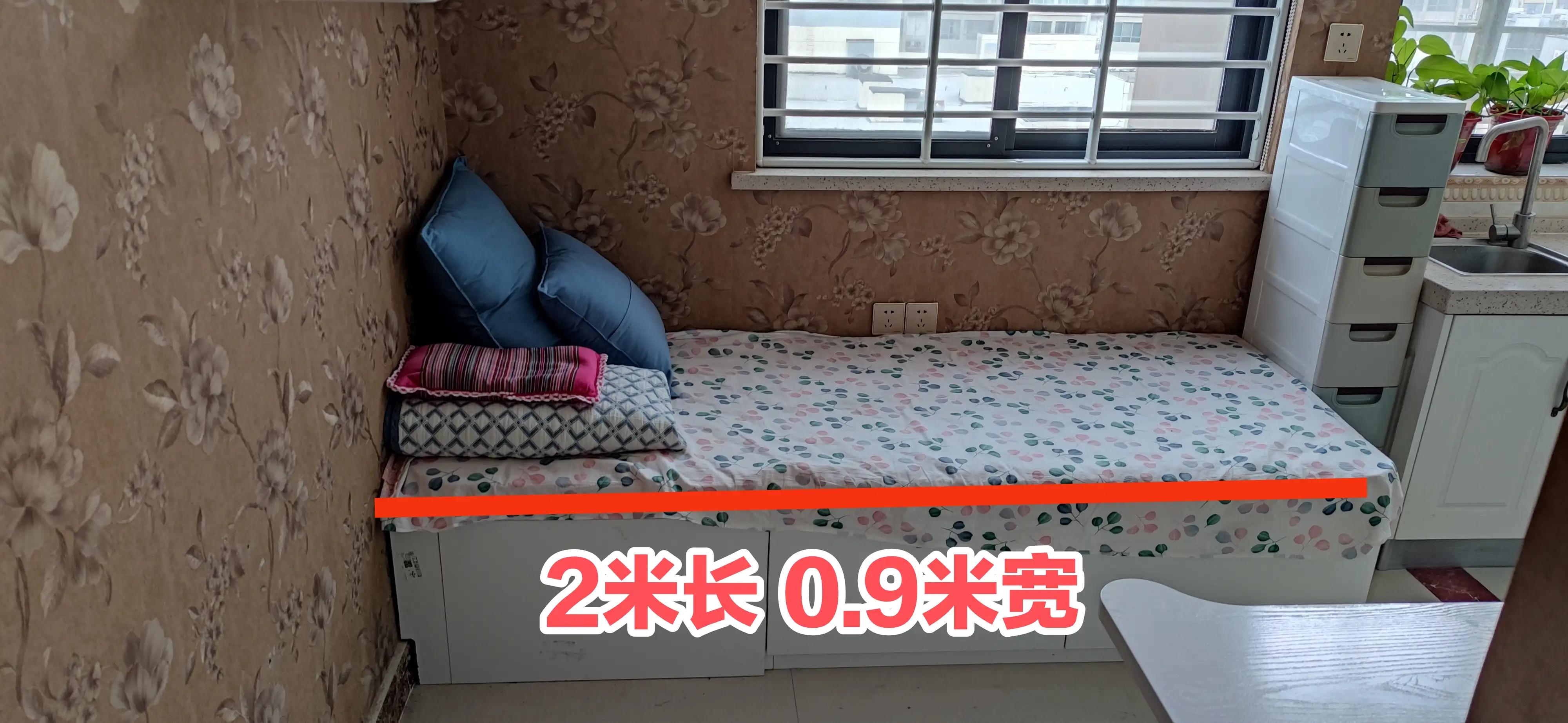 The little couple's 8m2 small house was changed from a small bed to a ...