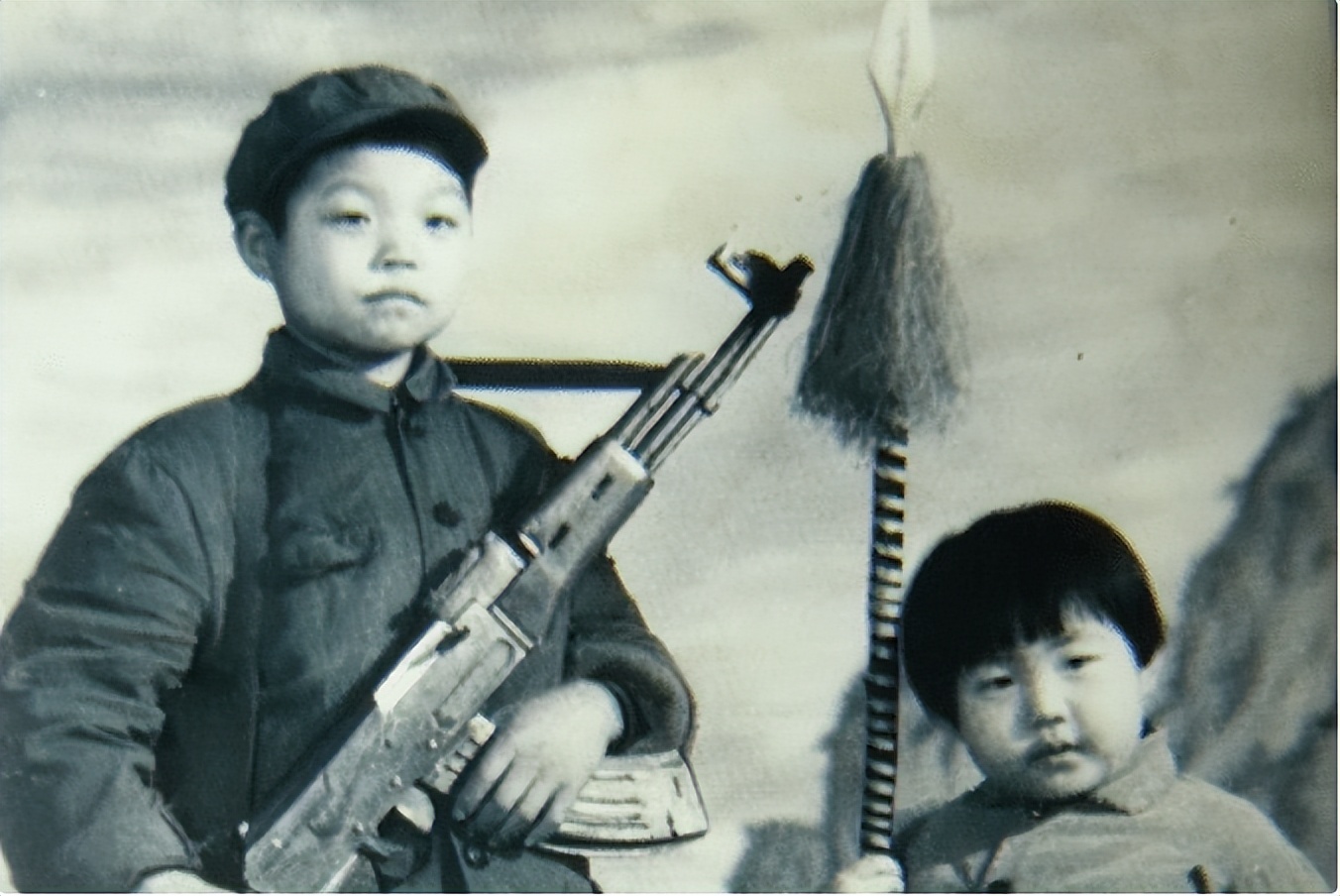 How crazy is gangster singer Zang Tianshuo? Slapped Mei Ting and smashed Jackie Chan's scene ...