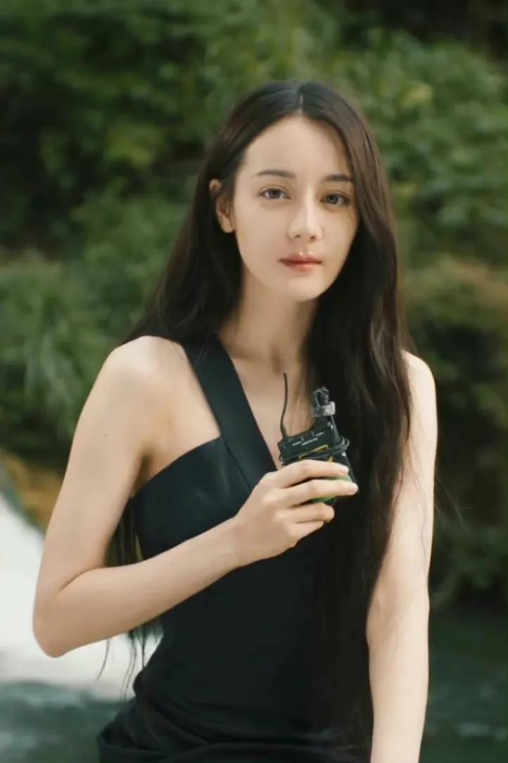 Appreciation of beautiful pictures: Dilireba - iNEWS