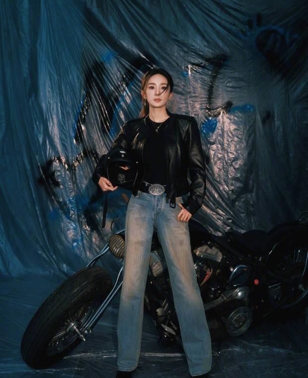 Yang Mi riding a motorcycle set the Internet on fire! Fans are ...