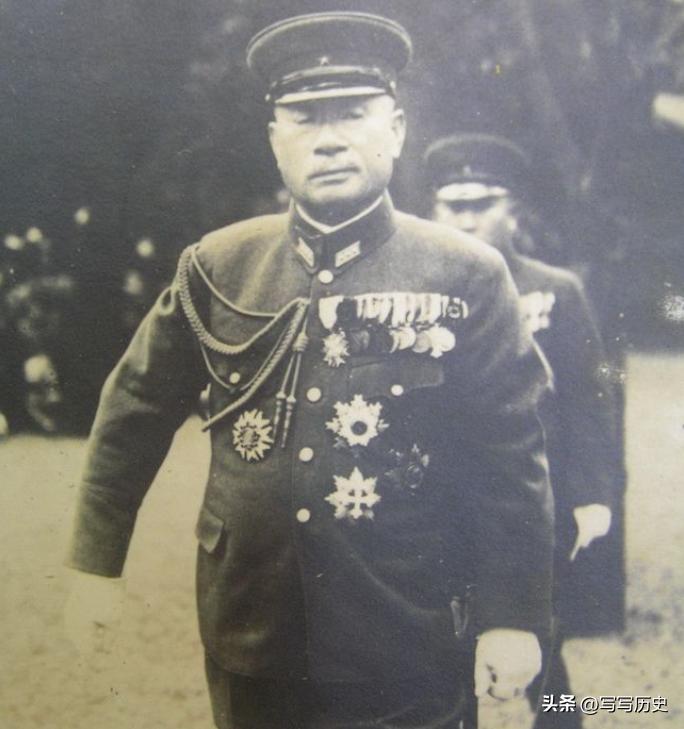 The end of the military country: a glance at the commander-in-chief of ...