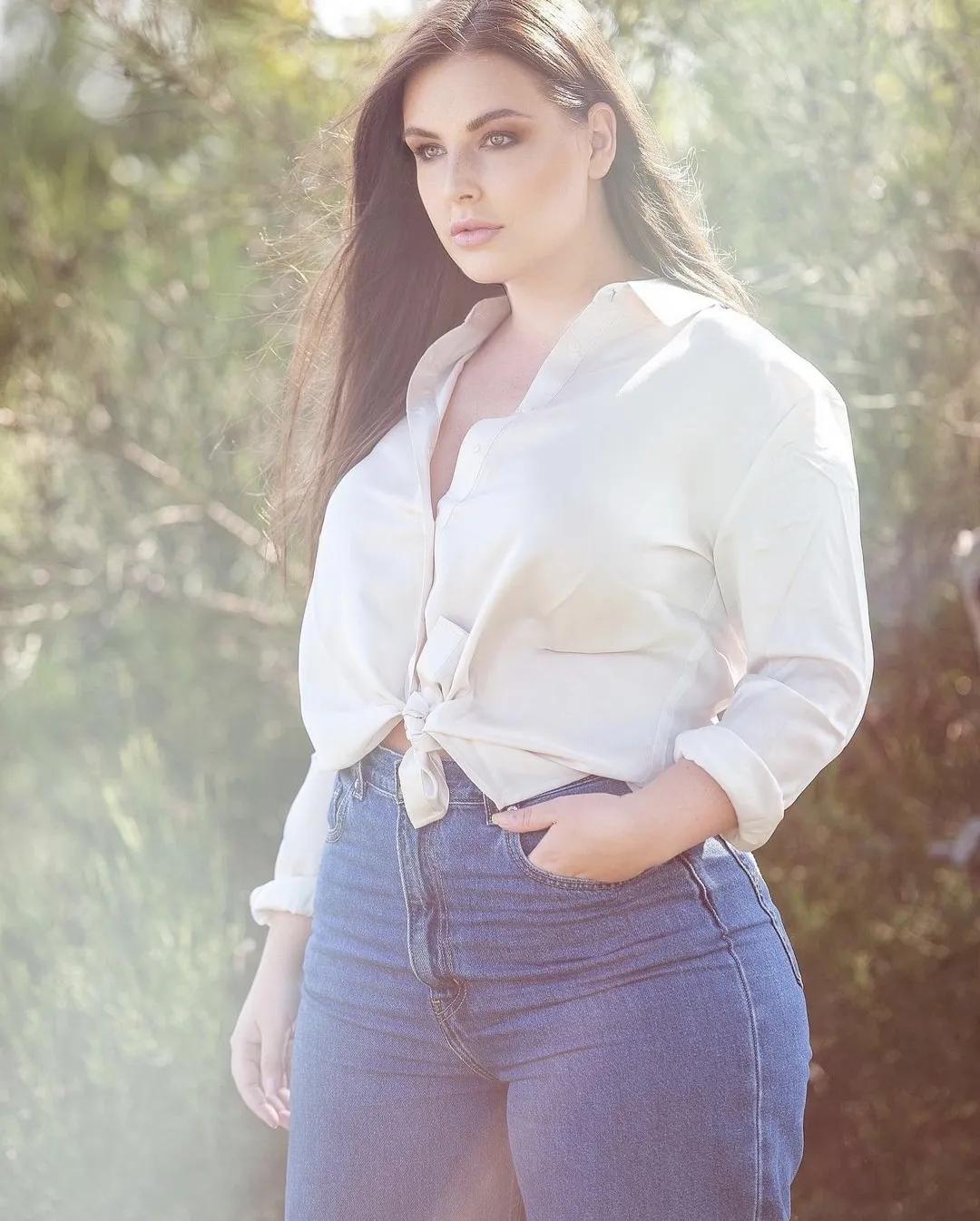 Angel face devil figure, plus size goddess: Sharon Grobben - iNEWS