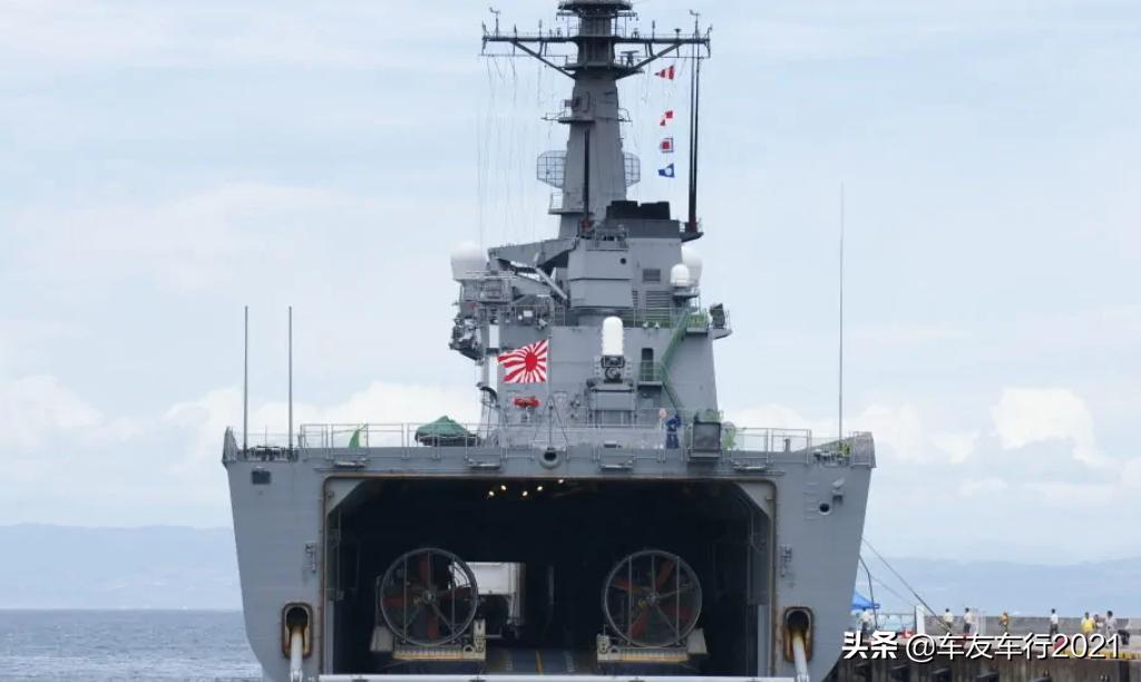 Transport ship or light aircraft carrier?Osumi-class tank landing ship ...