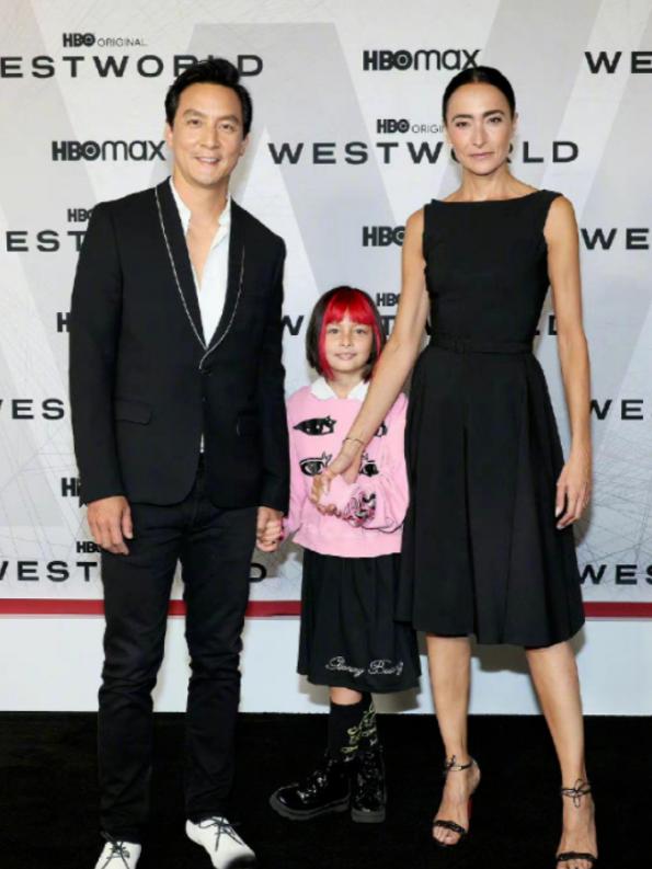 Wu Yanzu's daughter dyed red hair is quirky, fashionable and cute - iMedia